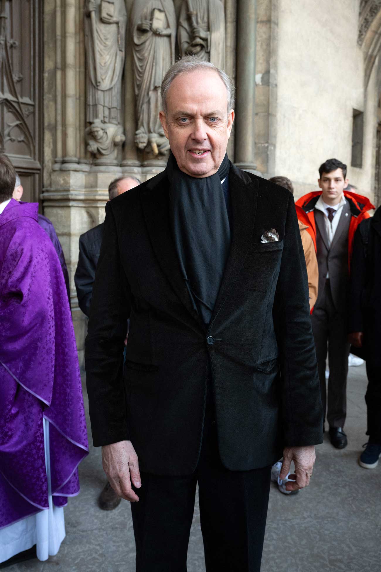 Le comte de Paris rend hommage au pape François