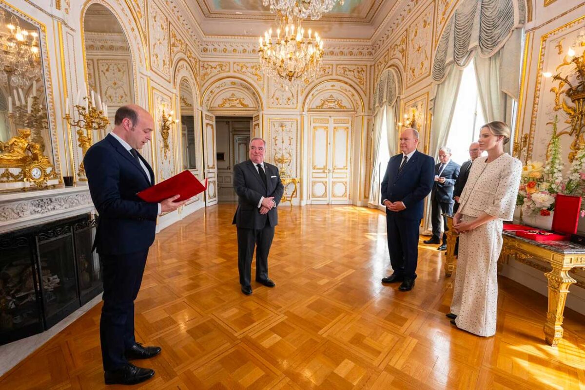 Le prince Albert II et la princesse Charlène accueillent le grand ...