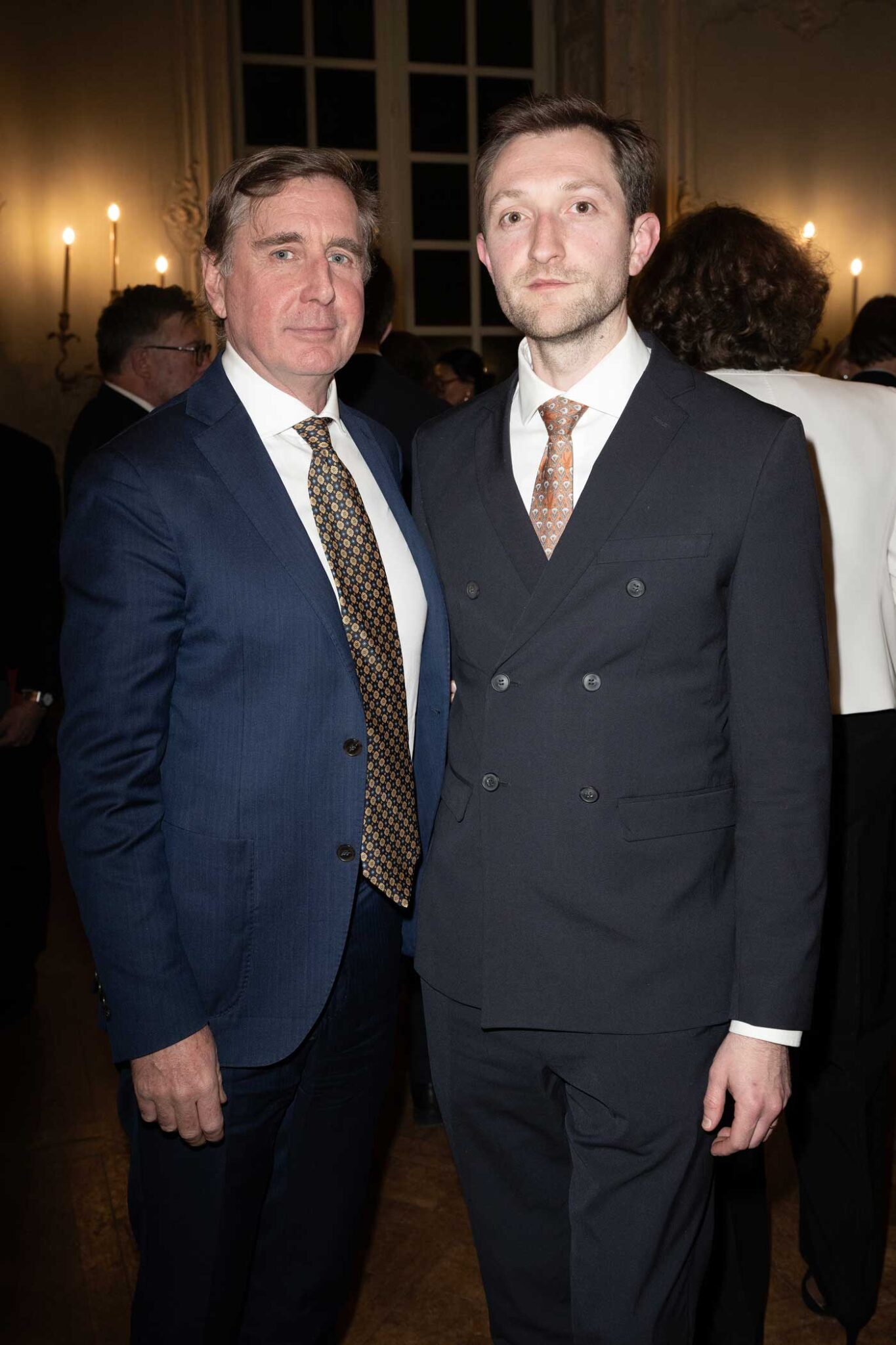 Princes et princesses d'Orléans réunis pour honorer l'héritage capétien, Sully et Laurent Avezou