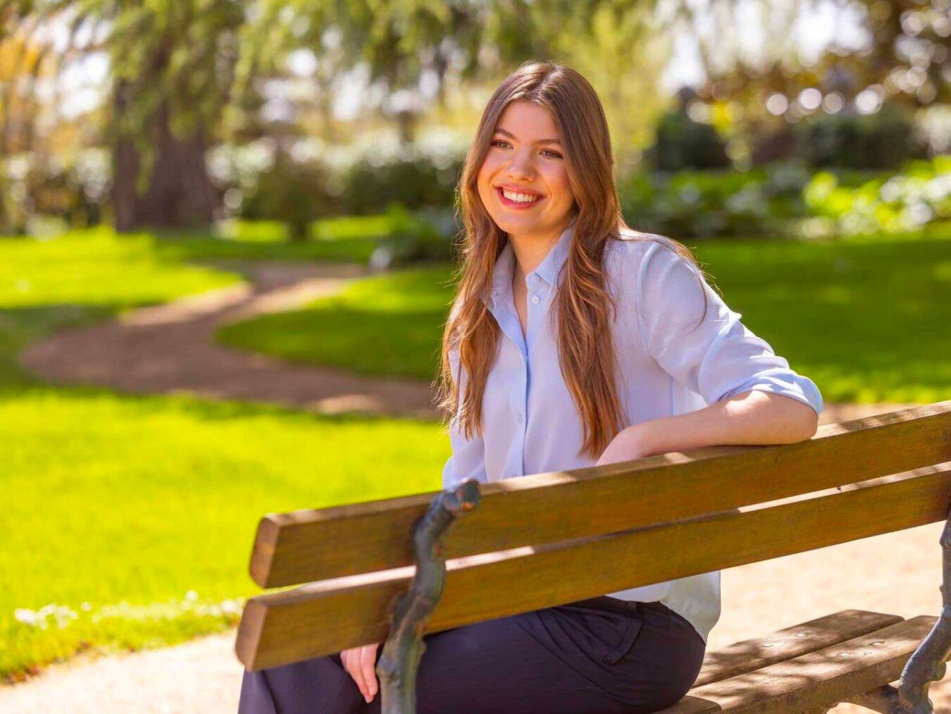 L'infante Sofia en toute simplicité sur ses nouveaux portraits souriants pour sa majorité