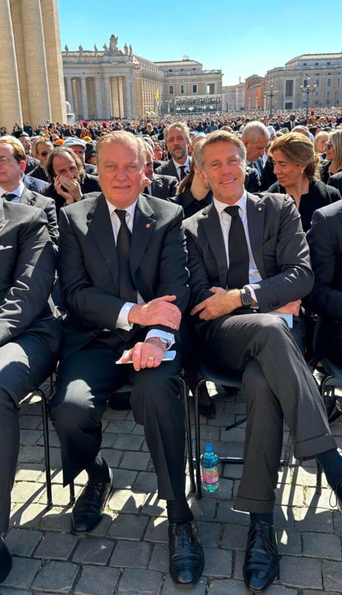 Le prince Emmanuel-Philibert de Savoie aux funérailles du pape François ...