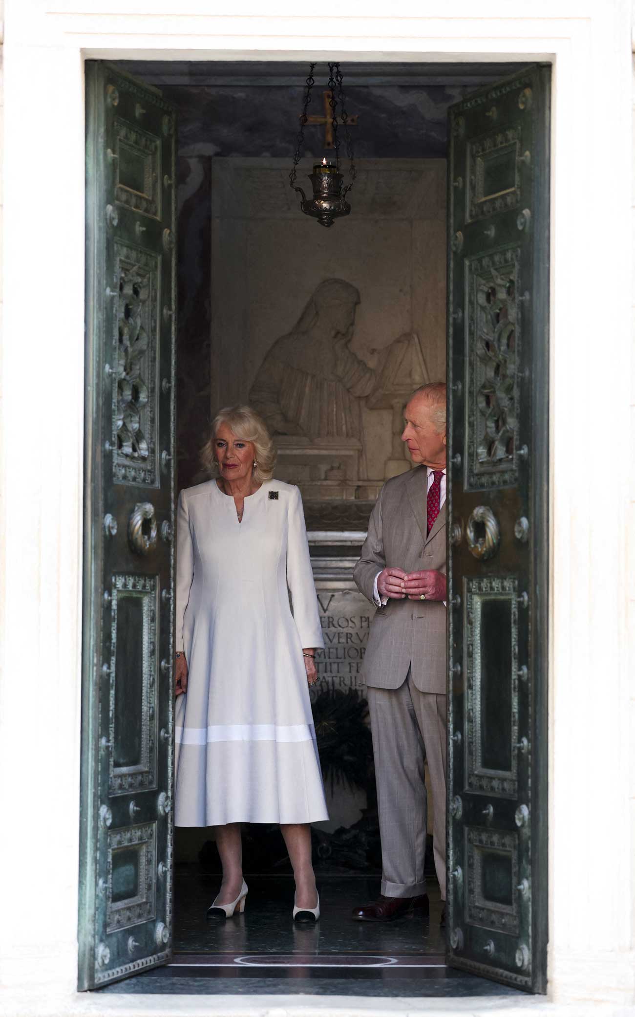 Le roi Charles III et la reine Camilla visitent le tombeau de Dante à Ravenne avant de quitter l ...