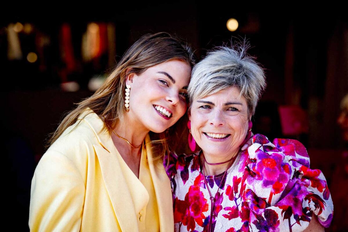 La princesse Laurentien célèbre un an de collaboration entre mère et ...