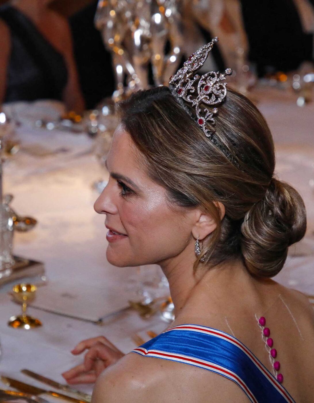 La princesse Madeleine porte pour la première fois un diadème de rubis offert par le roi Édouard ...