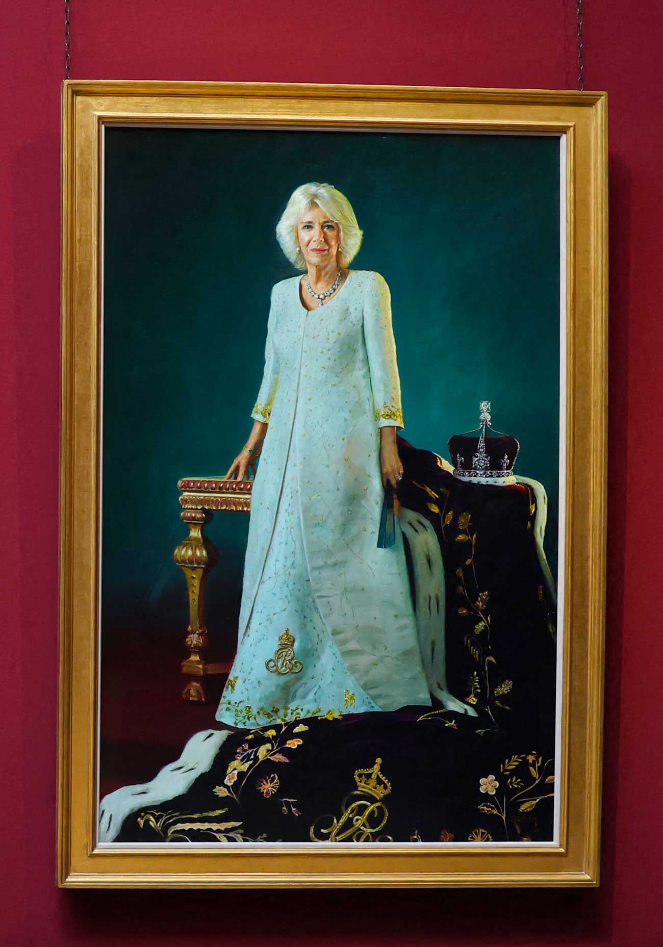 Le roi Charles III et la reine Camilla dévoilent leur portrait de ...