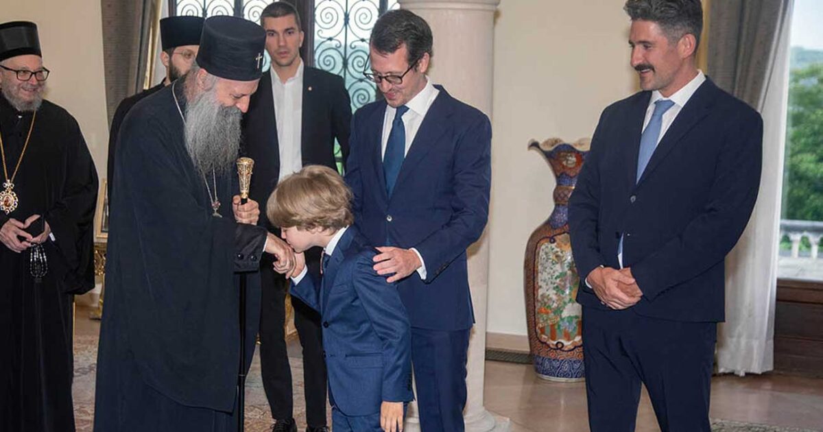 Le prince héréditaire Filip réunit le patriarche Porphyre et les ...