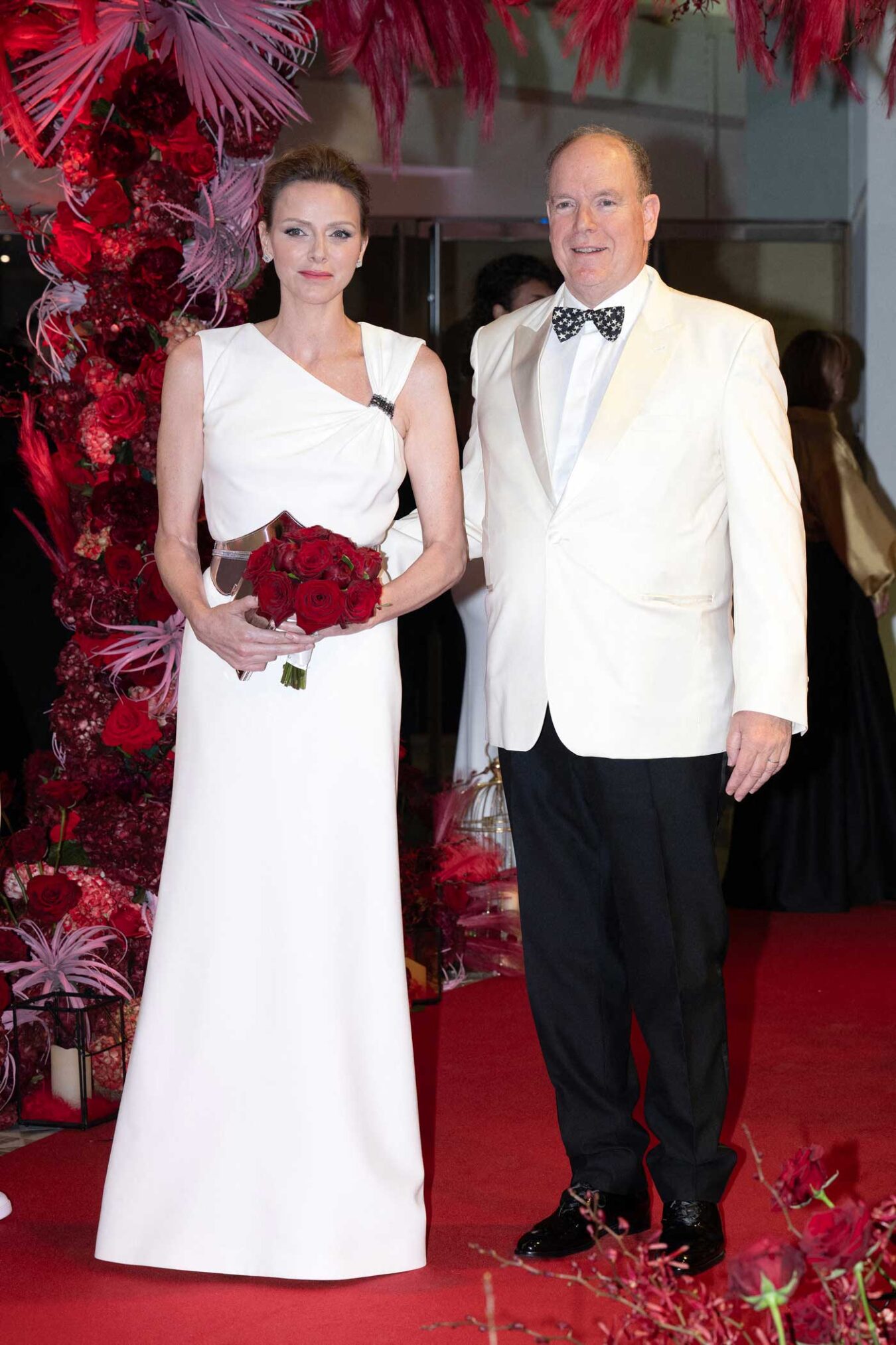 La princesse Charlène et le prince Albert II immaculés à la soirée de gala du Grand Prix de ...