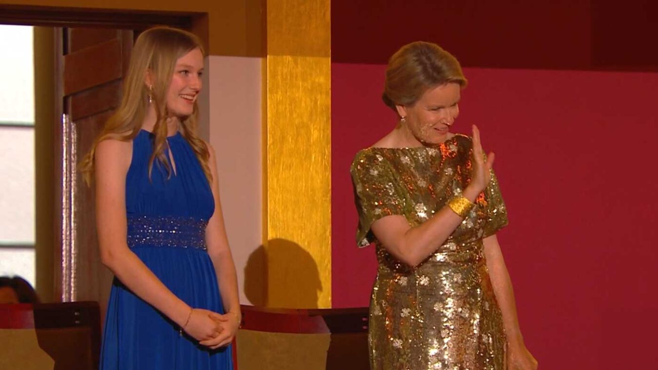 La reine Mathilde étincelante avec la princesse Éléonore à la dernière ...
