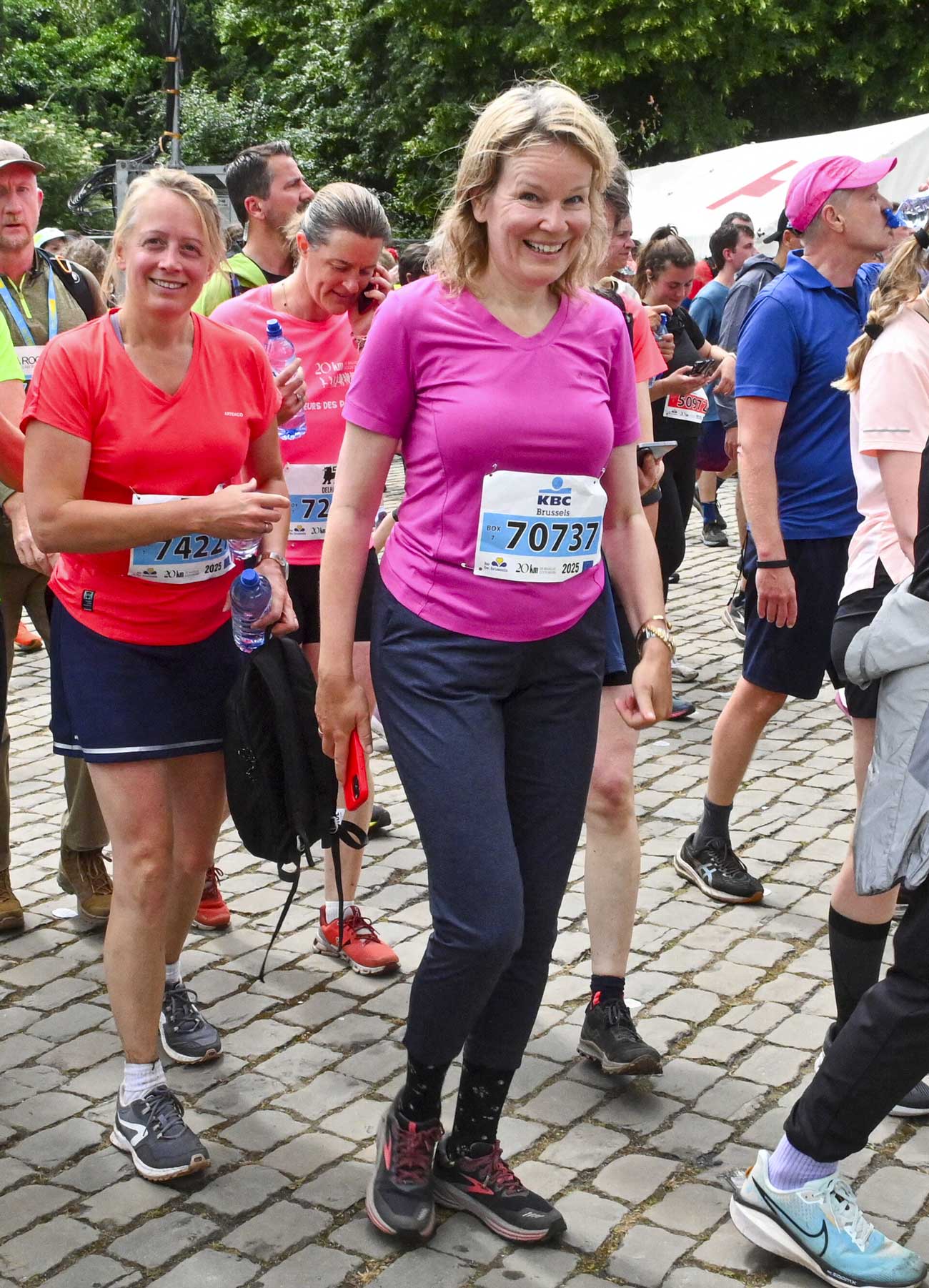 La reine Mathilde parcourt les 20 km de Bruxelles sous la pluie