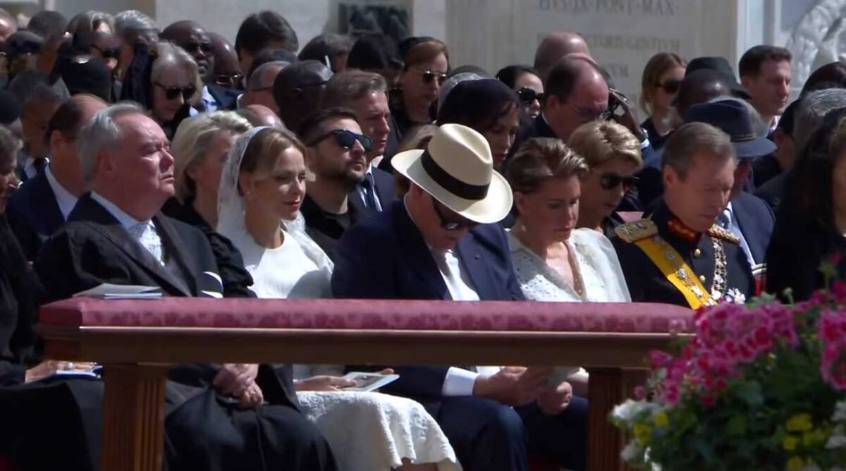 Les royautés à l'intronisation du pape Léon XIV