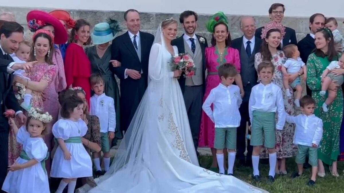 L'apparition surprise du roi Philippe et de la reine Mathilde au ...