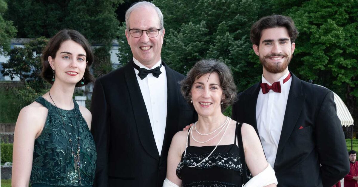 La princesse Thérèse et le prince Pierre d'Orléans accompagnent les ...