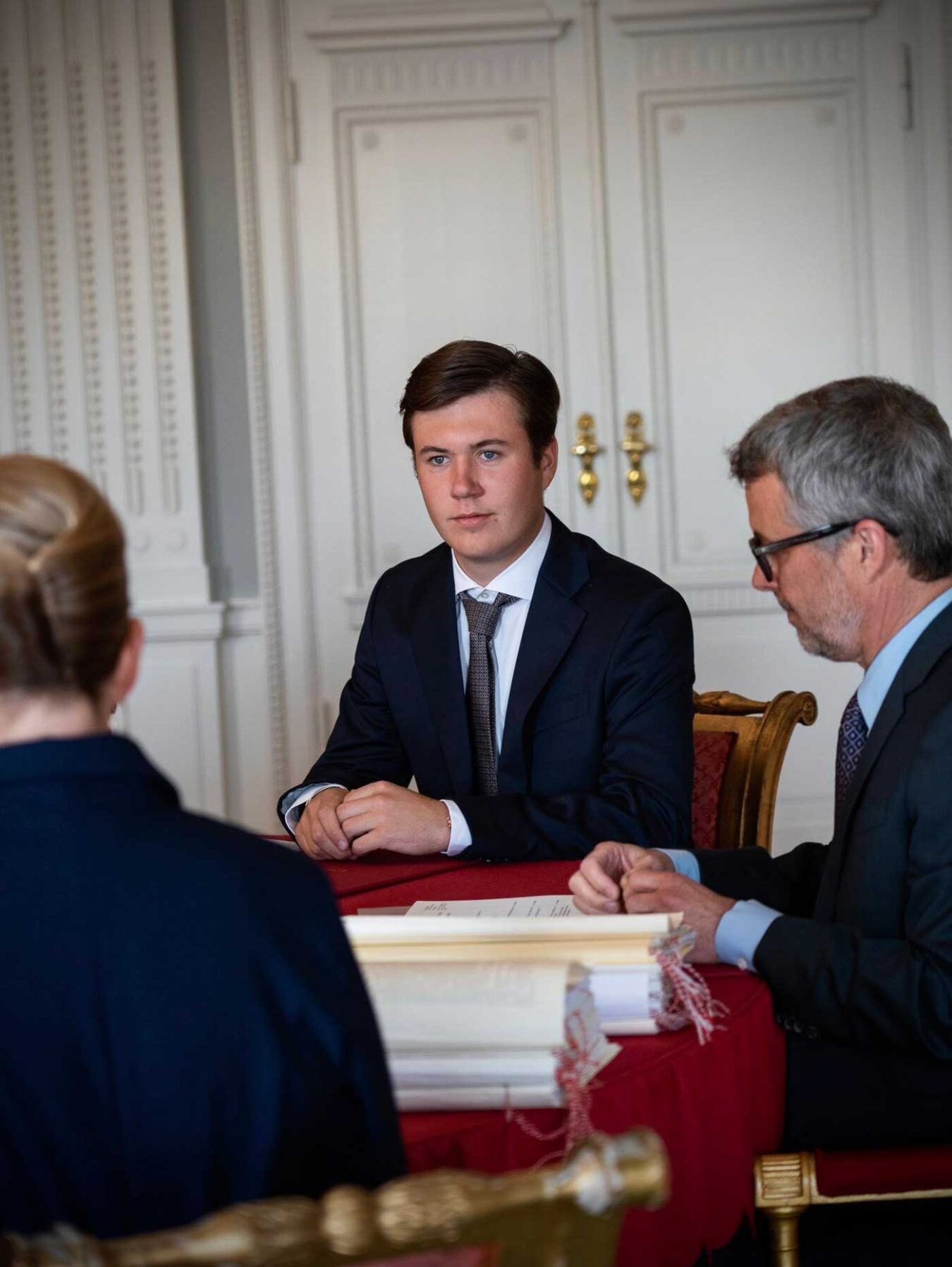 Historischer feierlicher Moment für Christian von Dänemark, der an ...