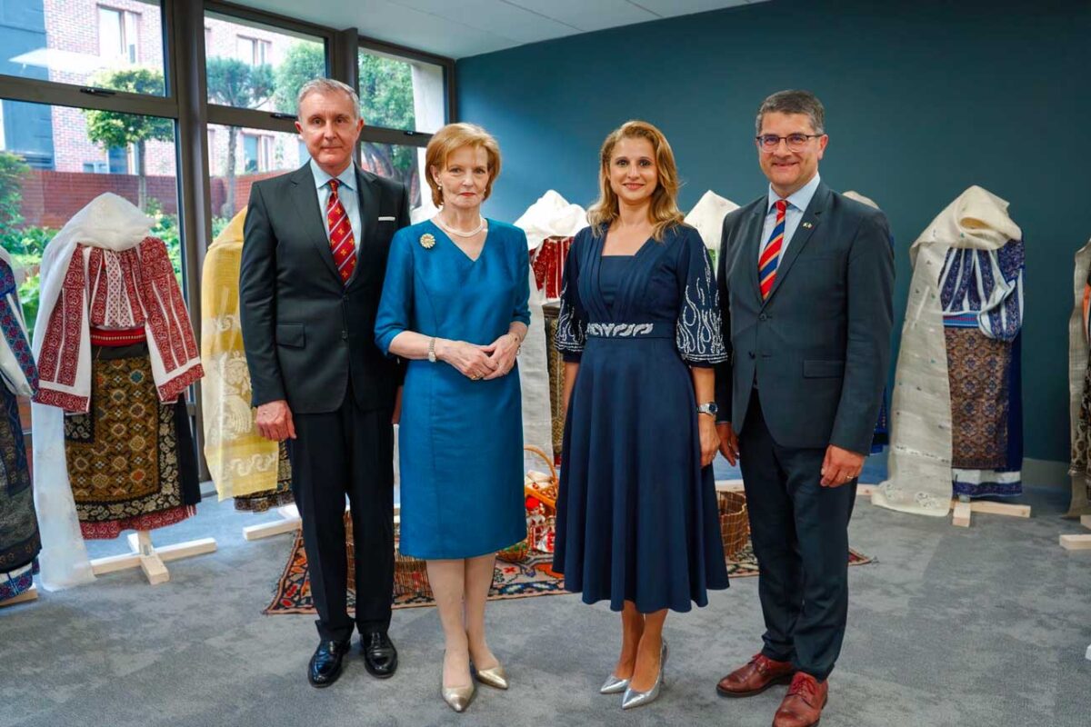 Margareta et Radu de Roumanie visitent le Trinity College de Dublin et ...