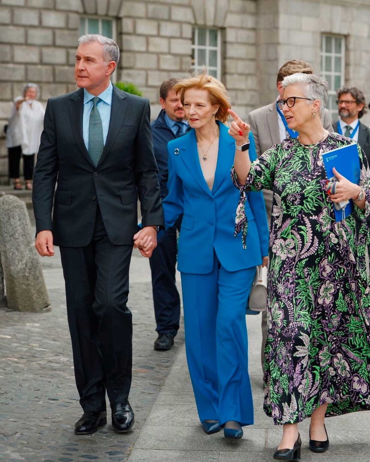 Margareta et Radu de Roumanie visitent le Trinity College de Dublin et les ambassades de ...