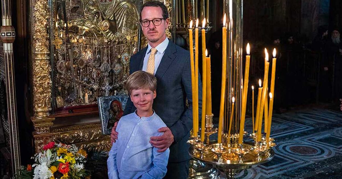 Le prince héréditaire Filip emmène son fils Stefan pour la première ...