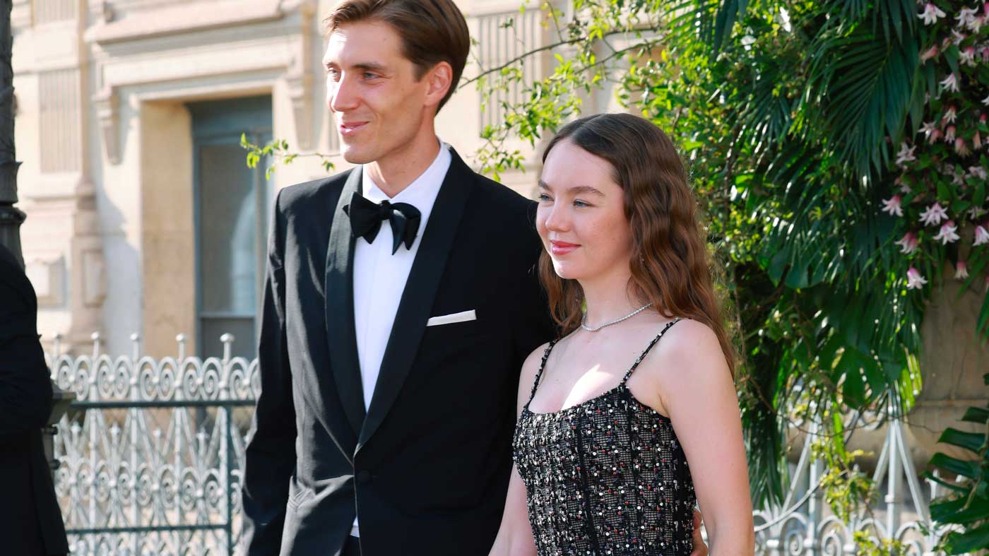 La princesse Alexandra de Hanovre au premier bal de la mode du Musée des Arts décoratifs sous la ...