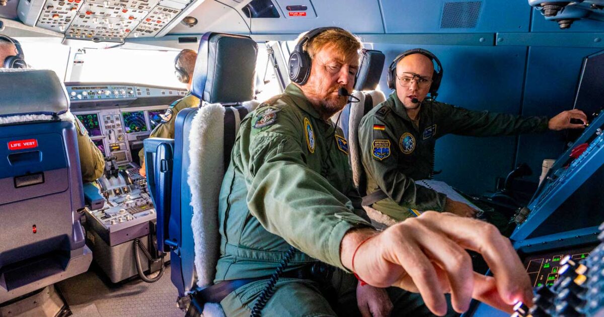 Le roi Willem-Alexander fête ses 40 ans en tant que pilote d'avion