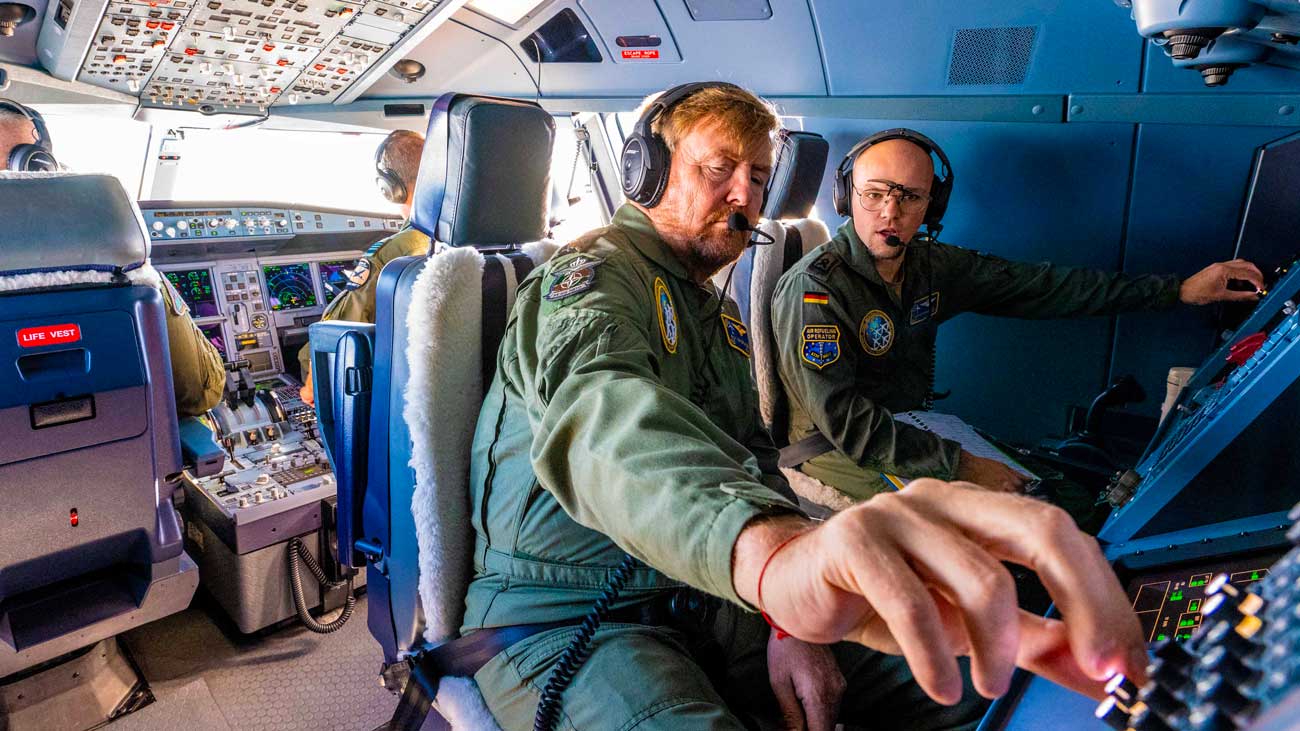 Le roi Willem-Alexander fête ses 40 ans en tant que pilote d'avion