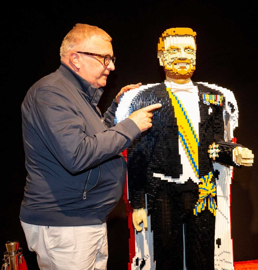 Le prince Laurent et son fils Nicolas rencontrent le roi Willem ...