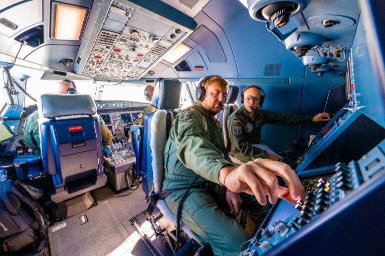 Le roi Willem-Alexander fête ses 40 ans en tant que pilote d'avion