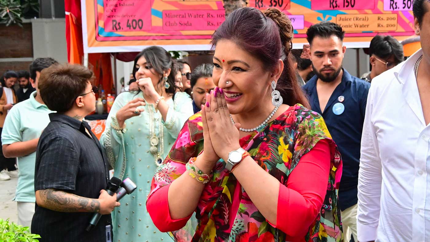 Le roi Gyanendra soutient l'engagement de la princesse héritière Himani au développement des ...