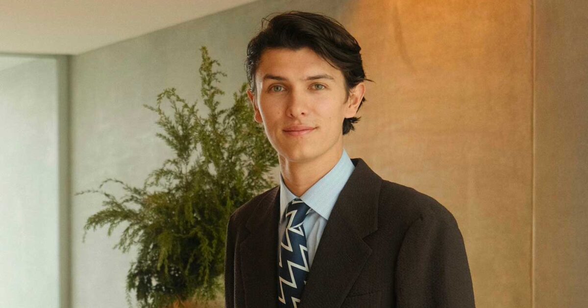 Nouvelle photo du comte Nikolai dans un look rétro pour son 26e anniversaire