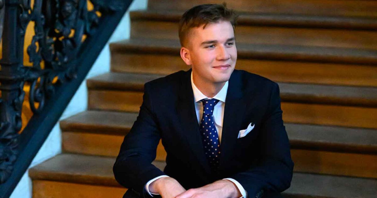 Le Palais royal partage deux nouveaux portraits du prince Gabriel pour ...