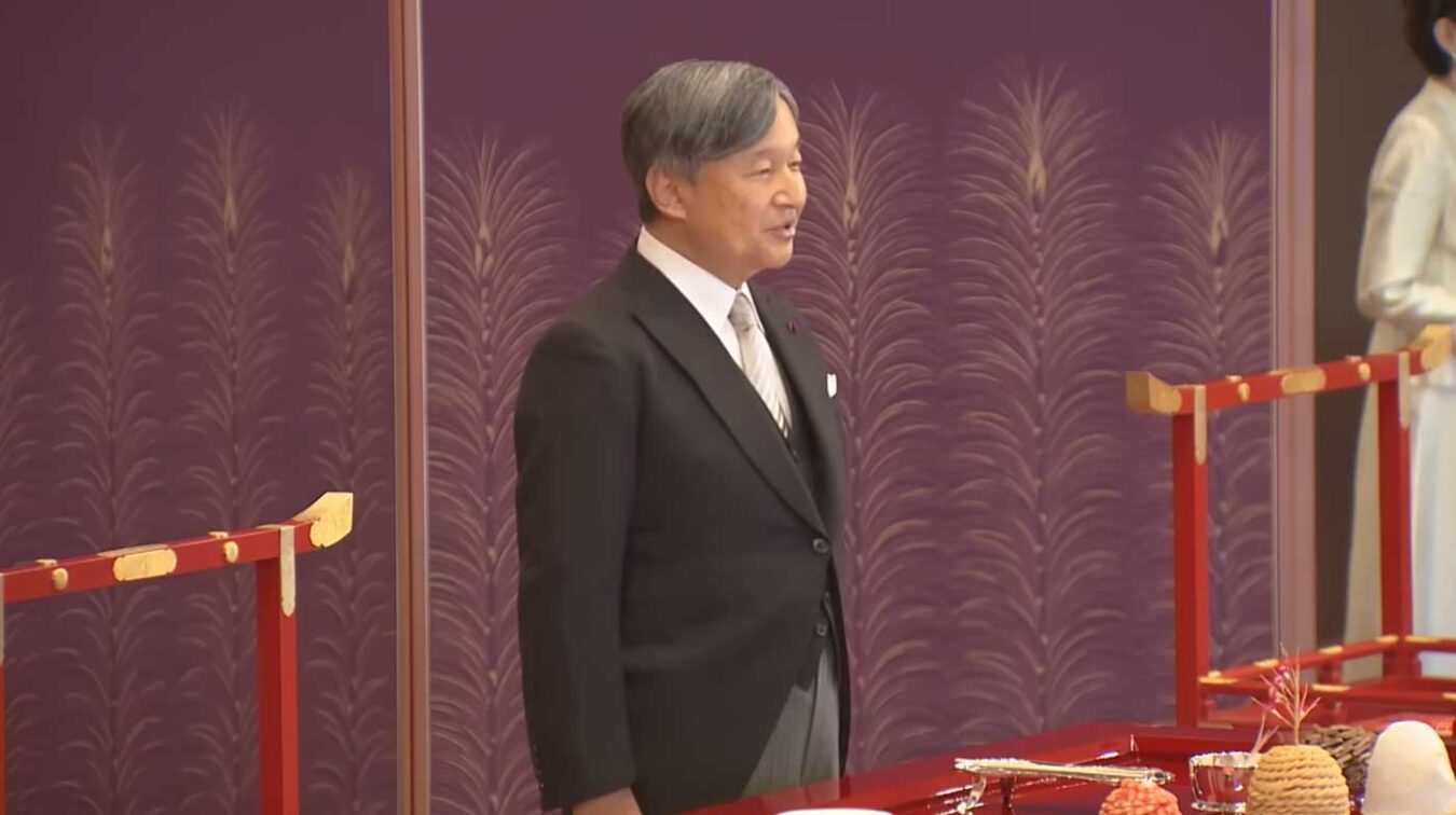 Le prince Hisahito reçoit le grand cordon de l'ordre du Chrysanthème ...