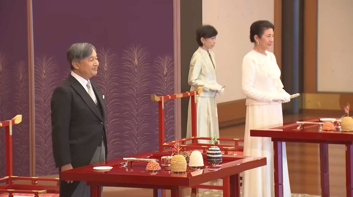 Le prince Hisahito reçoit le grand cordon de l'ordre du Chrysanthème ...