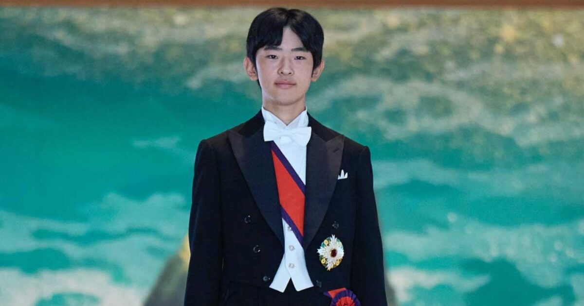 Le prince Hisahito reçoit le grand cordon de l'ordre du Chrysanthème ...