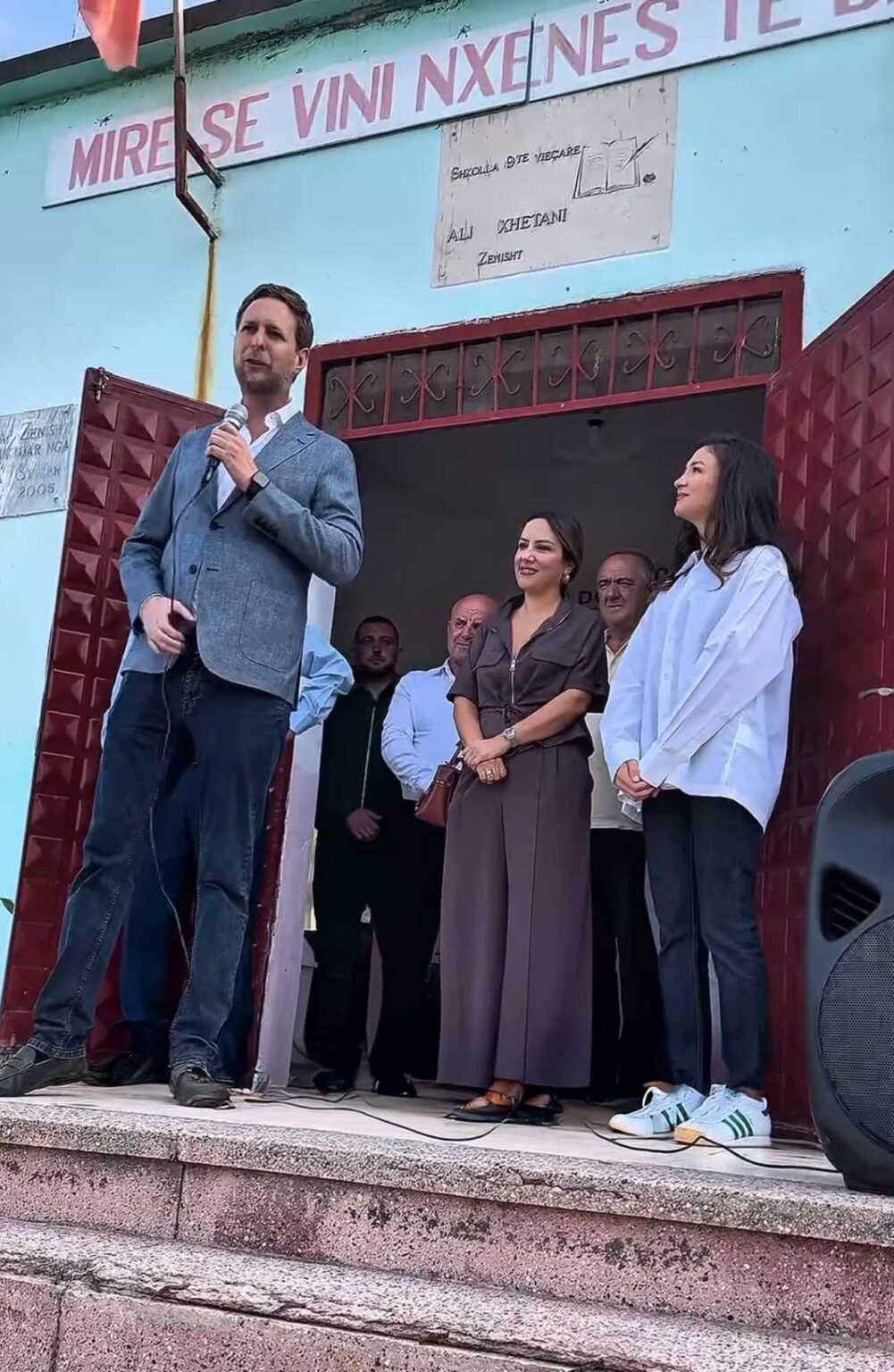 Le prince héritier Leka et Blerta font leur rentrée, plus amoureux que ...