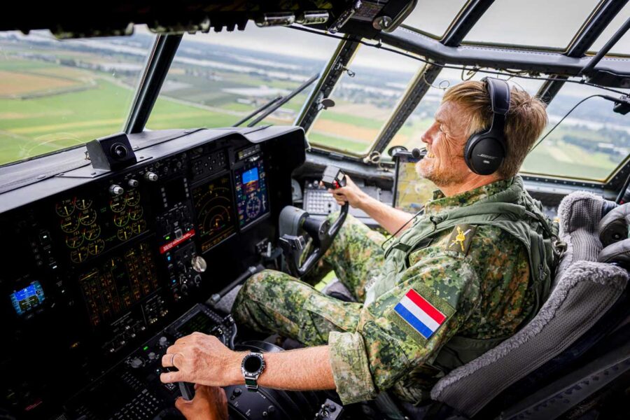 Le roi Willem-Alexander participe à l'exercice Falcon Leap avec des ...