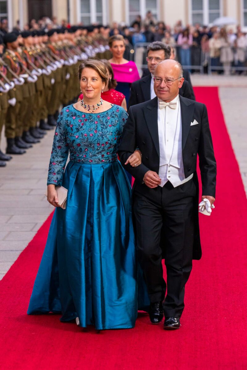 Die Gräfinnen von Lannoy tragen ihre Diademe bei Stéphanie's erster ...