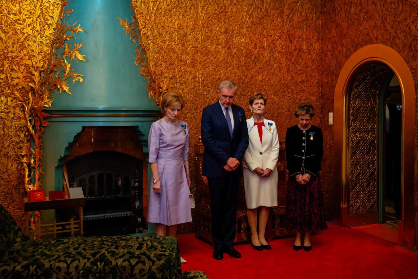 La famille royale rend hommage au roi Ferdinand 1er et à la reine Marie ...