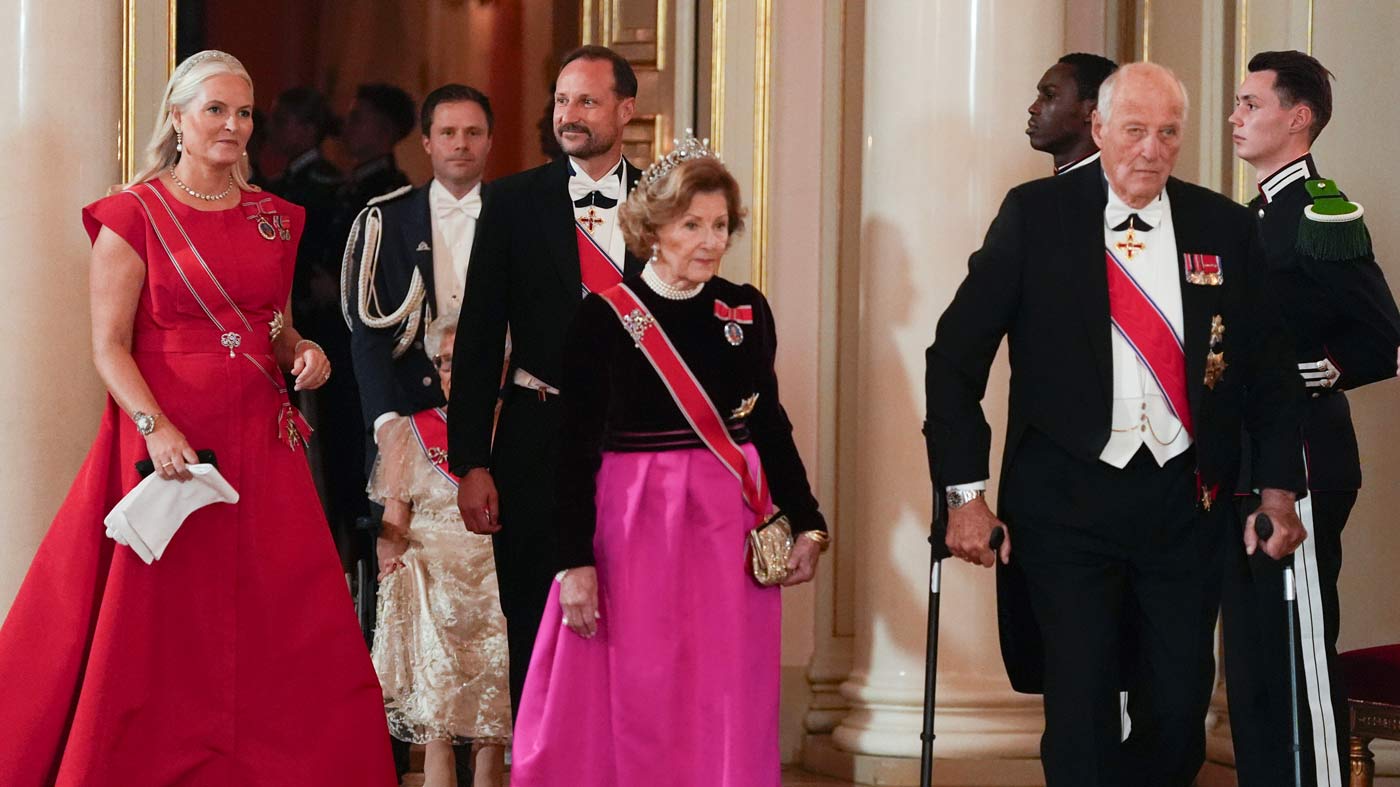La famille royale de Norvège offre aux députés une soirée de gala dans ...