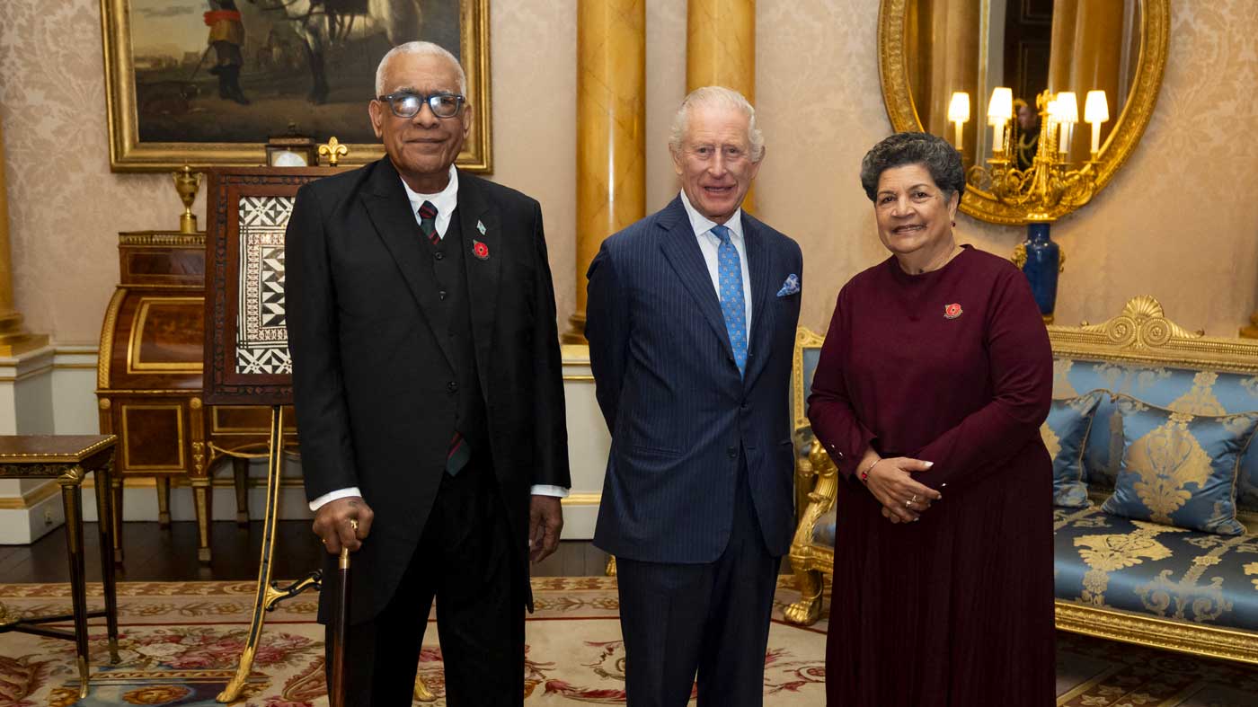 Le roi Charles III reçoit le président fidjien au palais de Buckingham