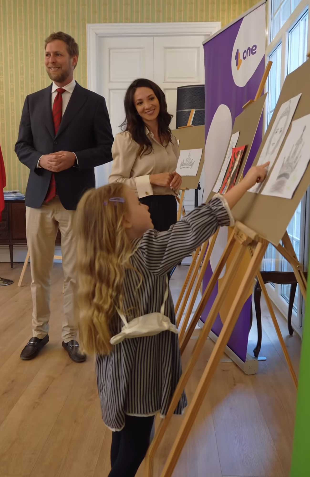 Le prince Leka et Blerta à l'ambassade de Hongrie pour honorer la ...