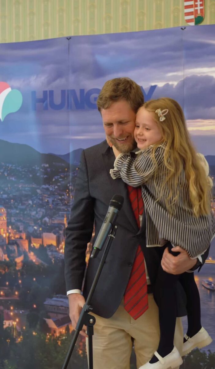 Le prince Leka et Blerta à l'ambassade de Hongrie pour honorer la ...