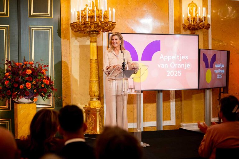 La reine Máxima récompense les initiatives sociales qui créent des liens en remettant les ...