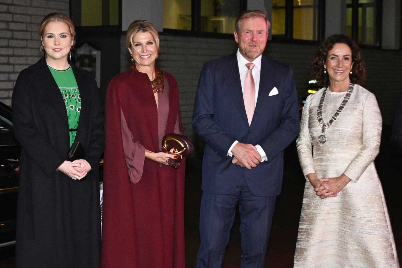 Beatrix, Máxima et Amalia des Pays-Bas se transmettent cette robe en ...