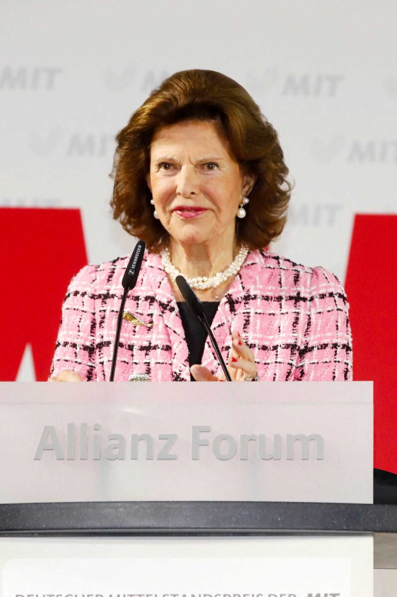 Friedrich Merz ehrt Königin Silvia in Berlin