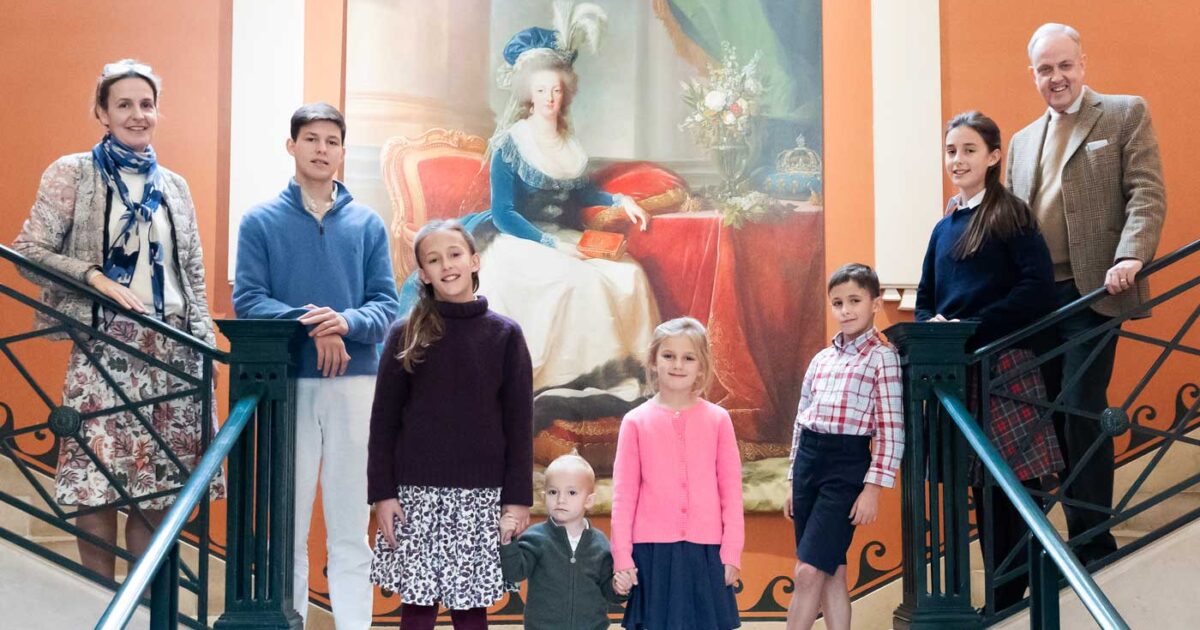 La famille royale de France sur les traces de Marie-Antoinette à Saint ...