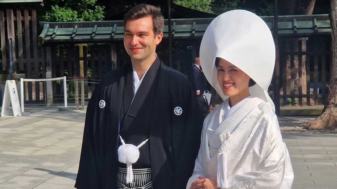 [B!] Le prince Peter de Sayn se marie dans la tradition shinto à Tokyo