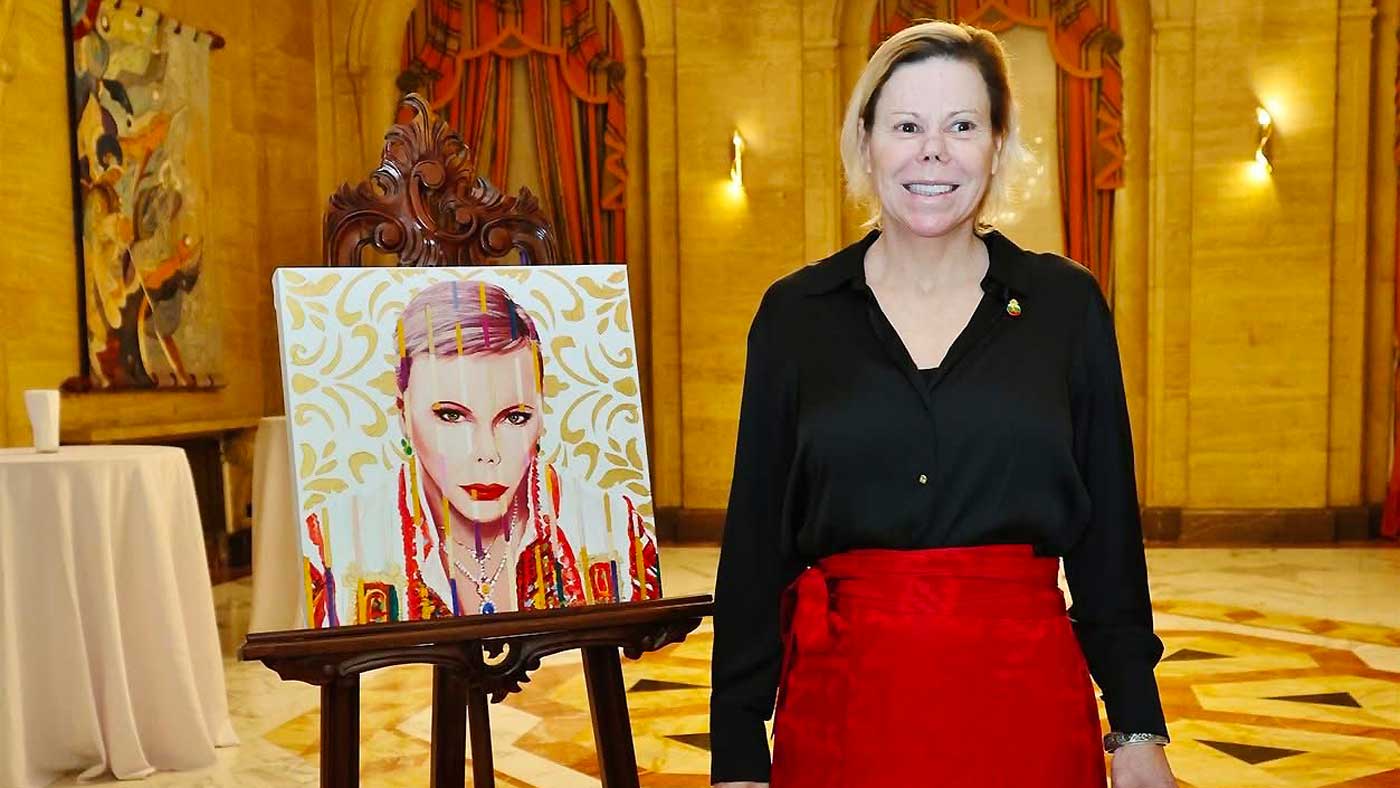 La princesse Kalina en costume d'impératrice chinoise lors d'un événement de prestige