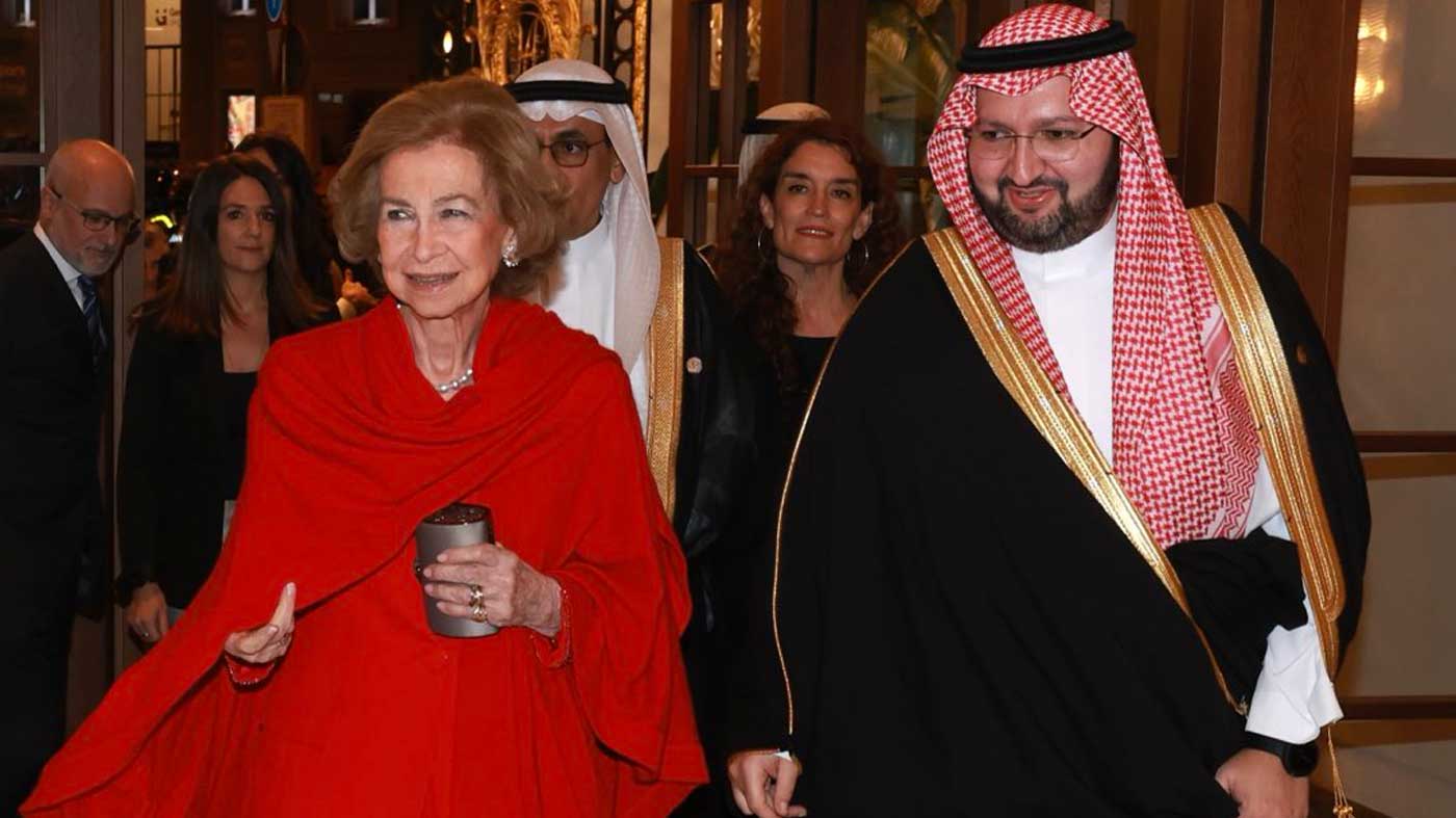 La reine Sofia d'Espagne et le prince Abdulaziz Al Saoud remettent un ...
