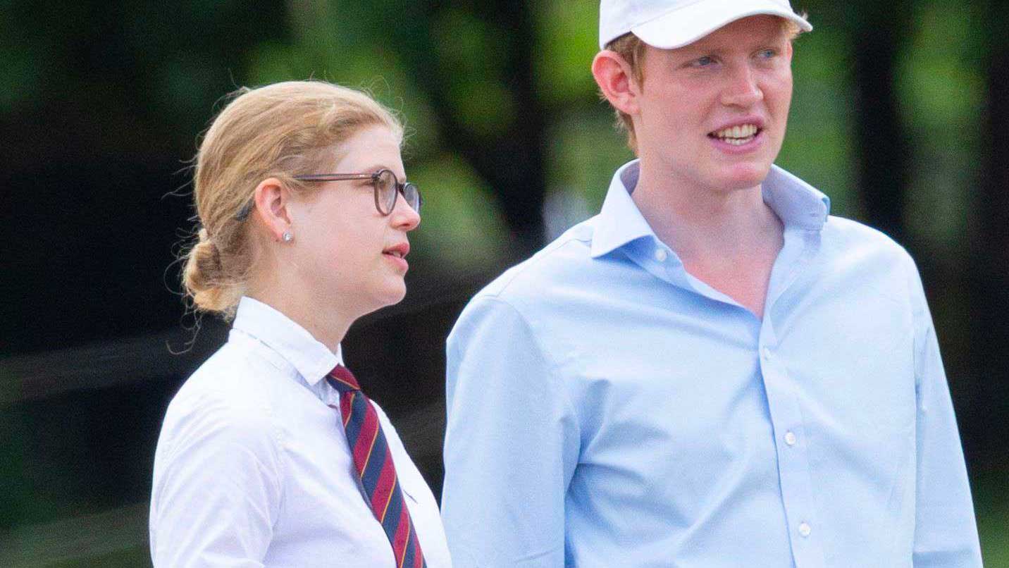 Lady Louise défile pour la première fois en uniforme militaire à côté ...