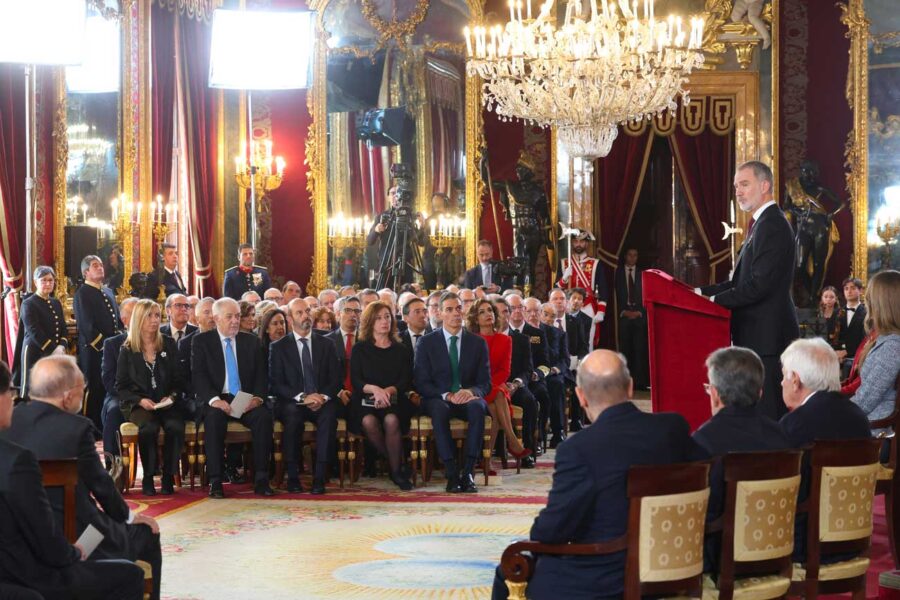 La reine Sofia reçoit l'ordre de la Toison d'or des mains de son fils ...