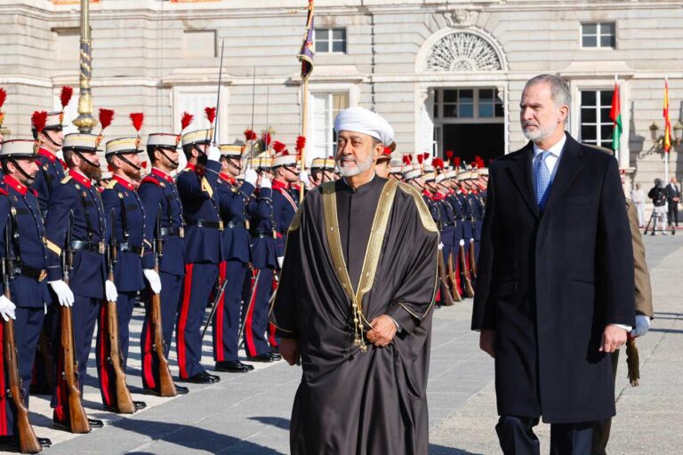 Le roi Felipe VI et la reine Letizia accueillent le sultan d'Oman avec ...