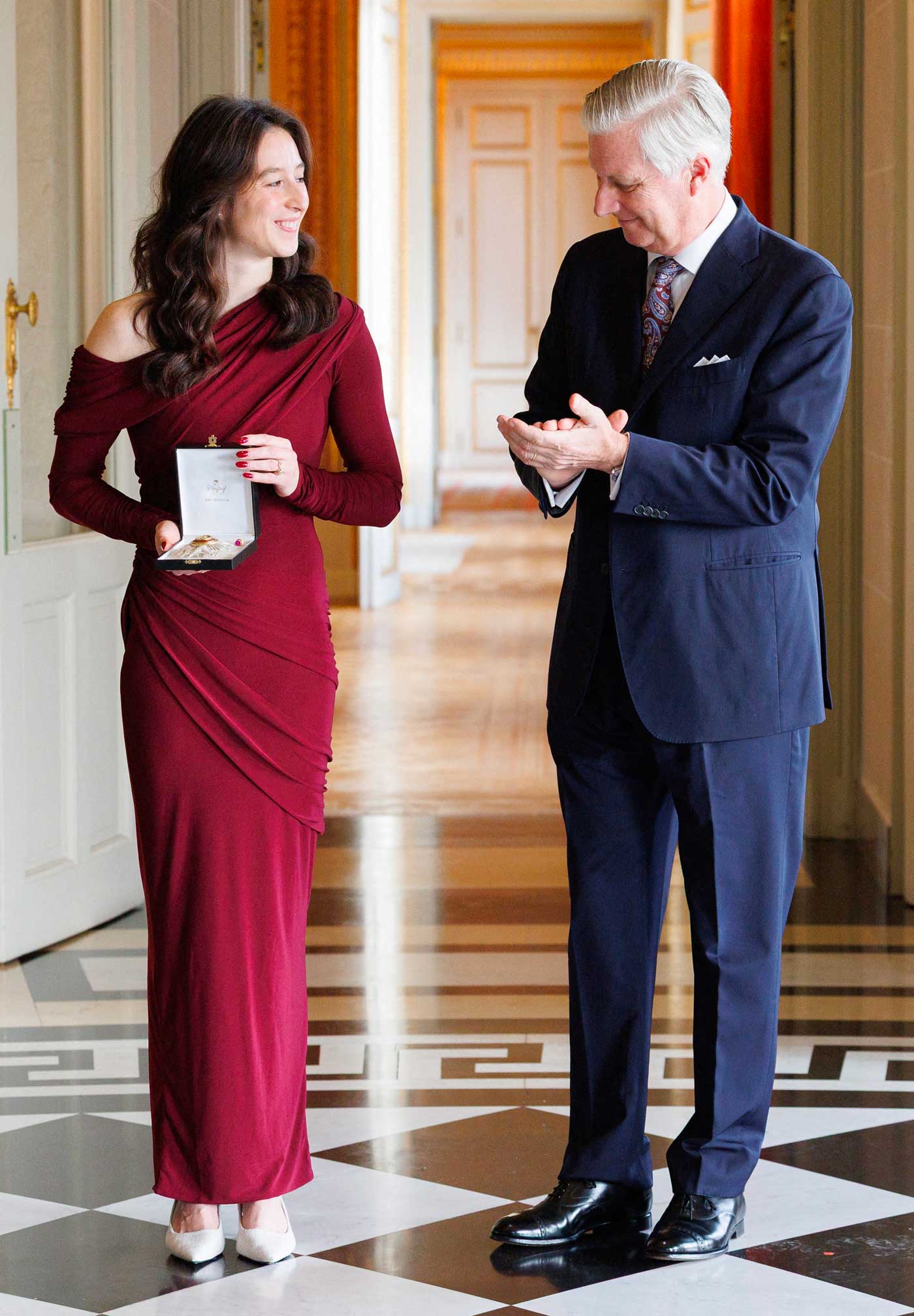 Le roi Philippe remet les insignes de grand officier de l'ordre de ...
